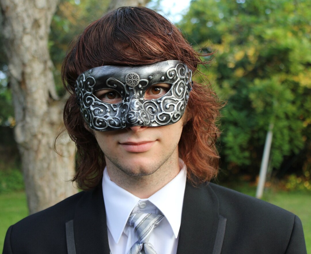 Labrinto (labyrinth) Mask, Black and Silver Eyemask With 3D Swirls ...