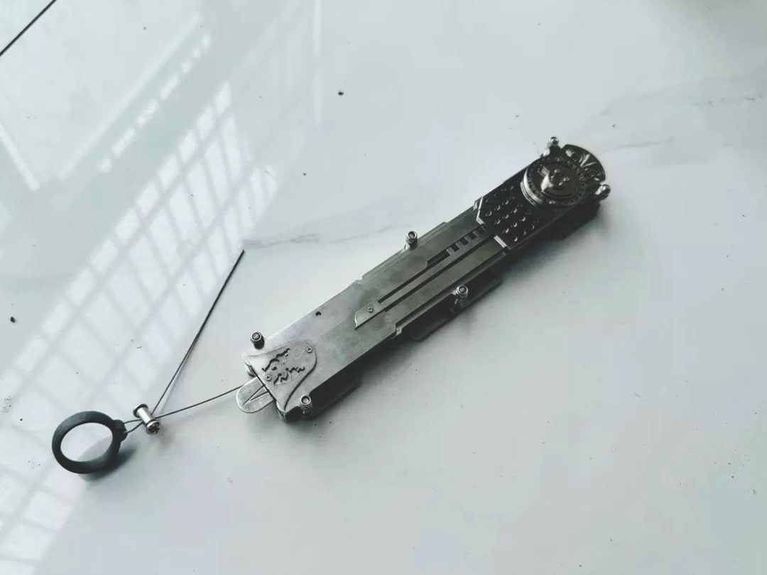 Metal Assassin's Creed Hidden Blade Replica - Cosplay Prop - Etsy