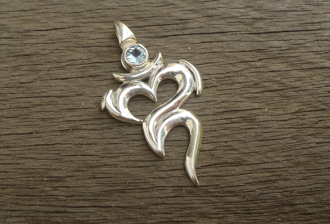 Larger Balinese Sterling Silver Blue Topaz Gemstone Om Symbol Mantra ...