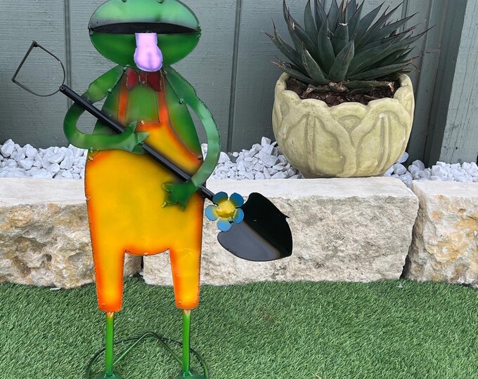 Handmade Metal Frog With a Shovel | Whimsical Mariachi Farmhouse Yard ...