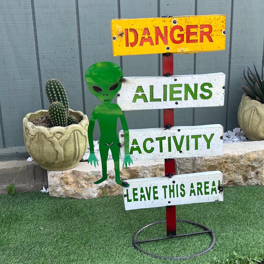 Alien Warning Yard Sign – Funny Outdoor Metal Decor, “danger Alien ...