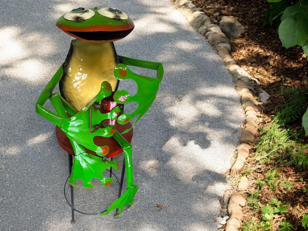 Metal Frog Yard Art