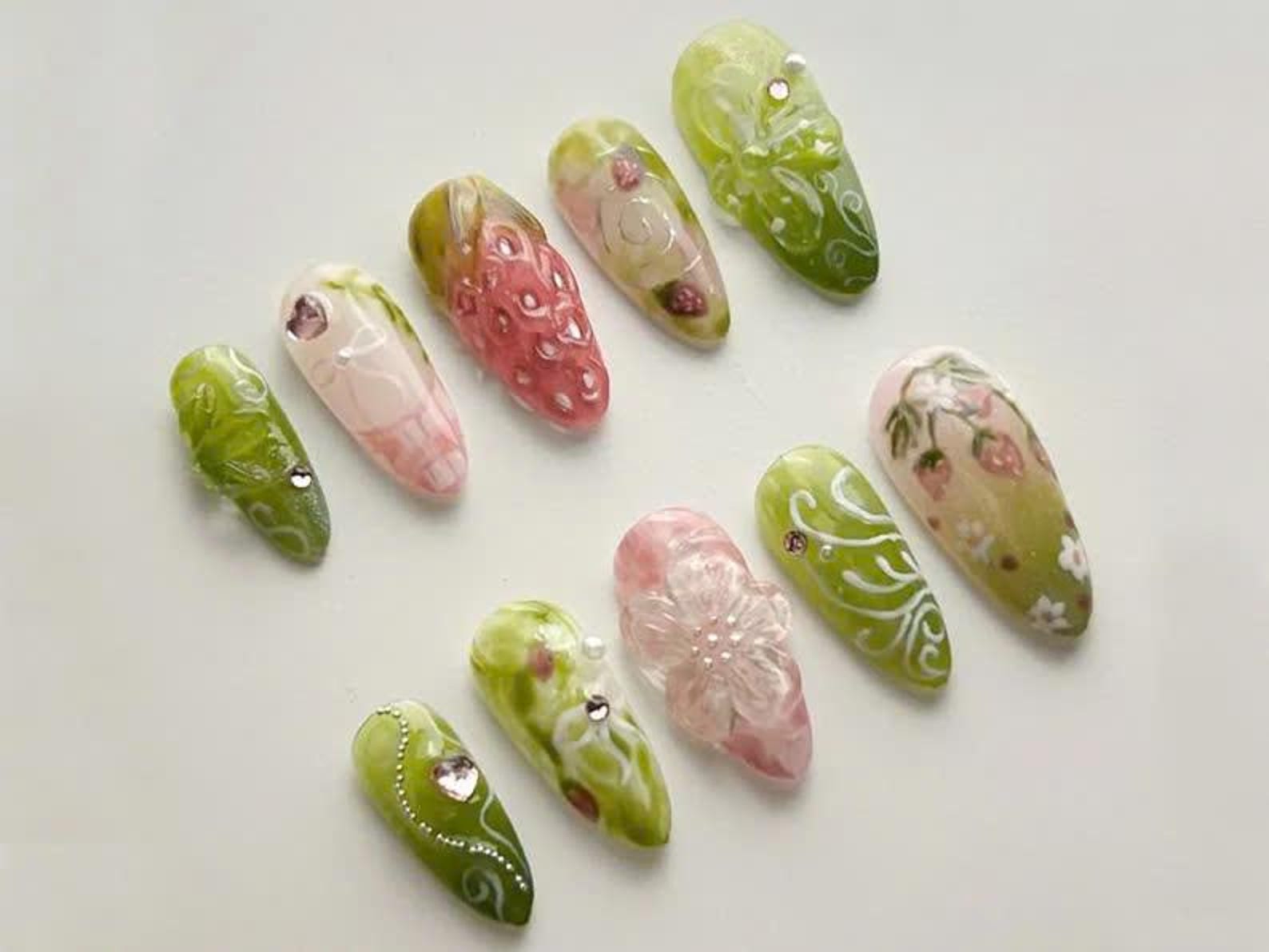 Dreamy Strawberry Garden Nails Stand Out With 3D Gel Nail Set Floral ...