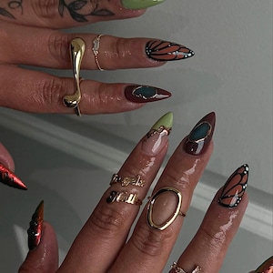Monarch in Bloom Press on Nails | Autumn-inspired Fake Nails ...
