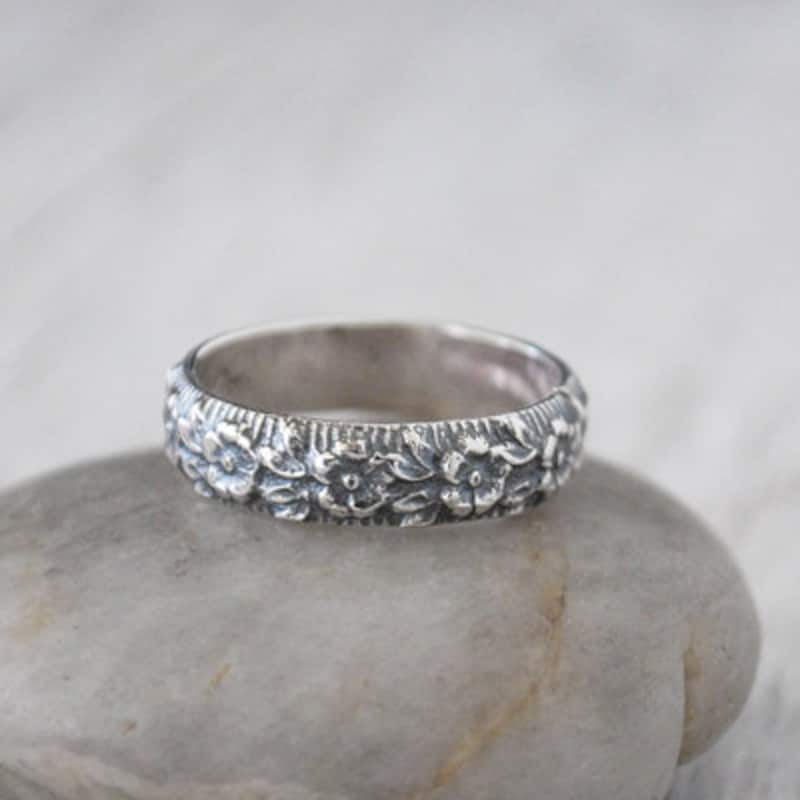 Flower Wedding Band - Etsy