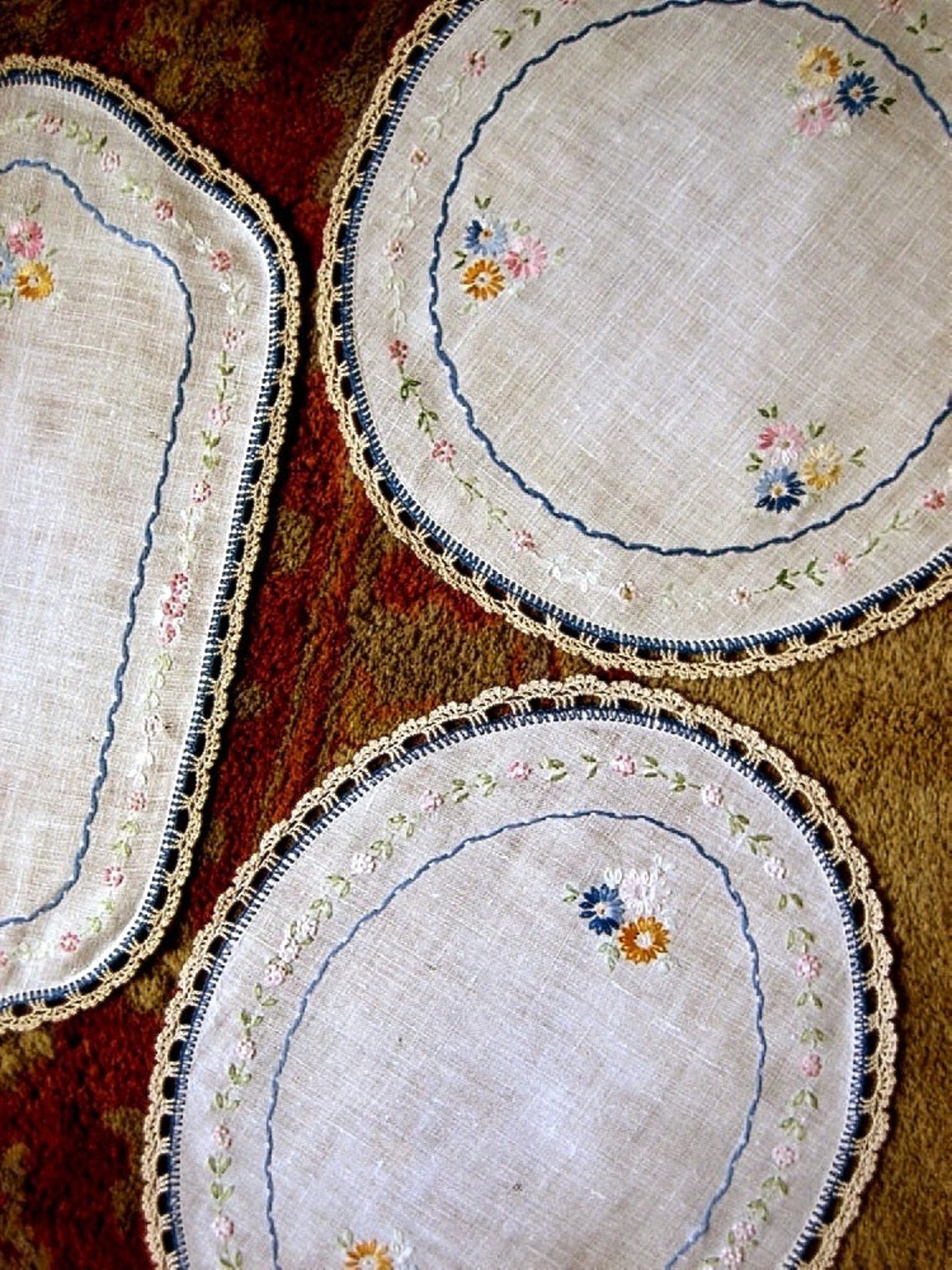 Table Runner Vintage Embroidered Doilies Dresser Doily Set 3 - Etsy