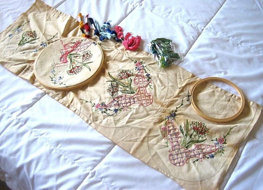 BUCILLA Embroidered Table RUNNER Vintage Linen to Be Embroidered Pair ...