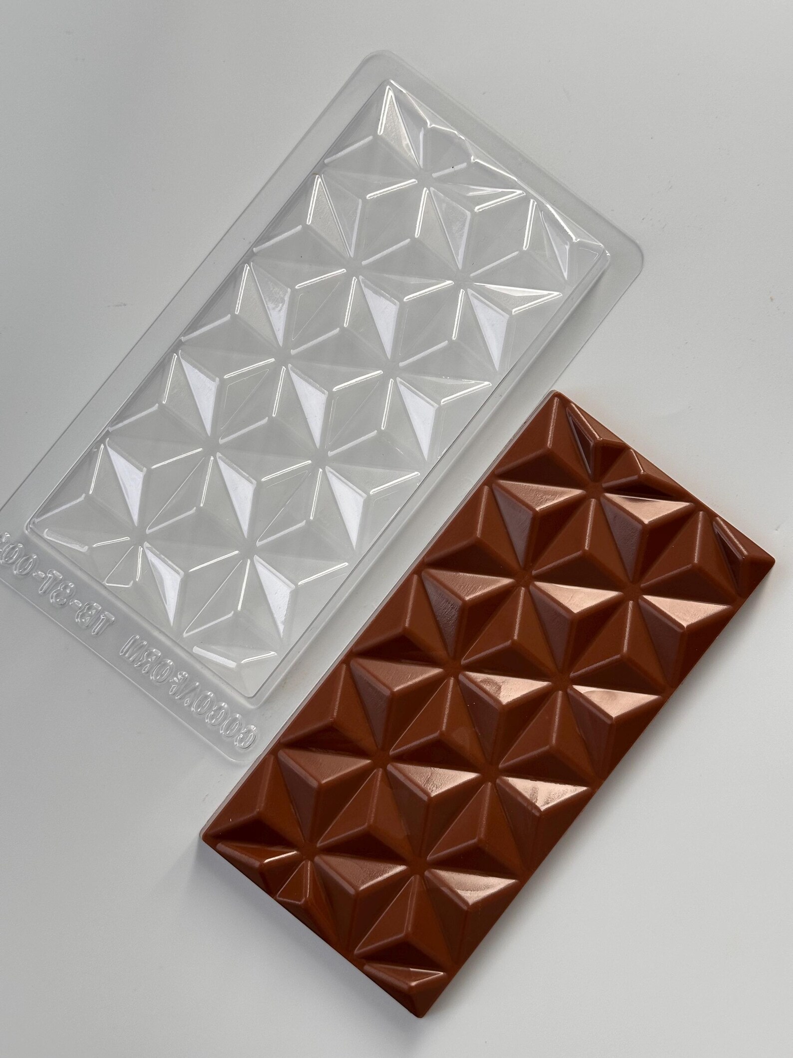 Geometric Chocolate Bar Mould | Sleek & Modern Dubai Chocolate Designs ...