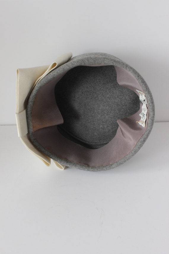 Vintage Hudson's Salon Grey and Ivory Bow Pillbox Hat - Gem