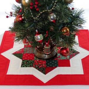 Christmas Table Topper, Quilted Pieced, 8-pointed Star Table Mat, Red ...