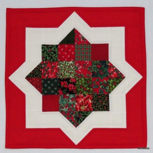 Christmas Table Topper, Quilted Pieced, 8-pointed Star Table Mat, Red ...