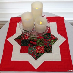 Christmas Table Topper, Quilted Pieced, 8-pointed Star Table Mat, Red ...