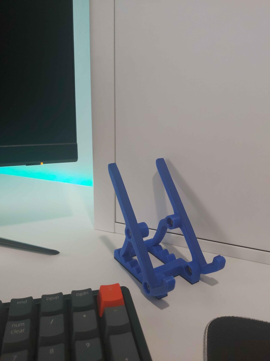 Adjustable 3d-printed Phone Stand | Durable, Stylish & Padded for Desk ...