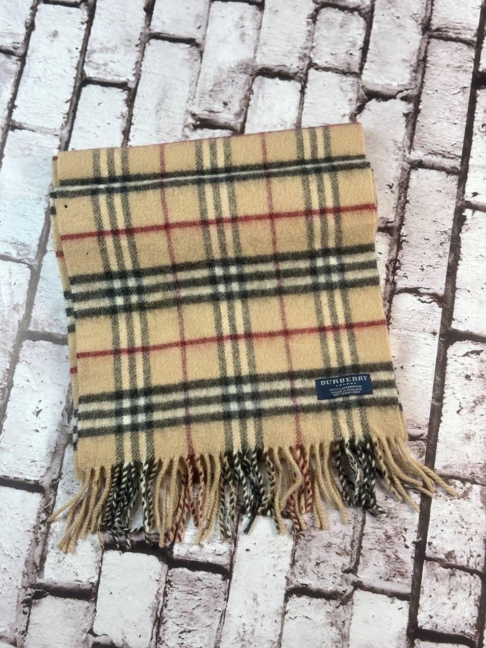 Used burberry scarf store