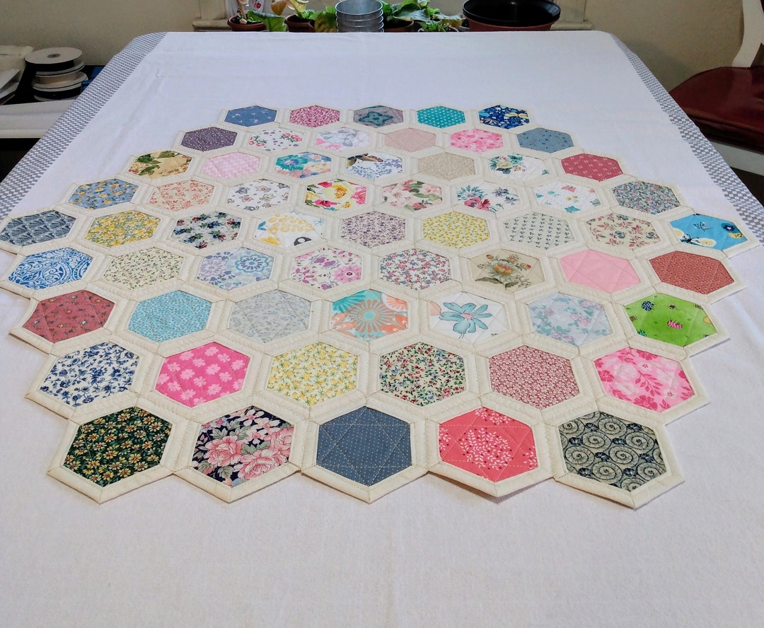 32 Table Topper Hexi-round Patchwork 6-point Star of David Quilt Natural Linen Honeycomb Runner ...
