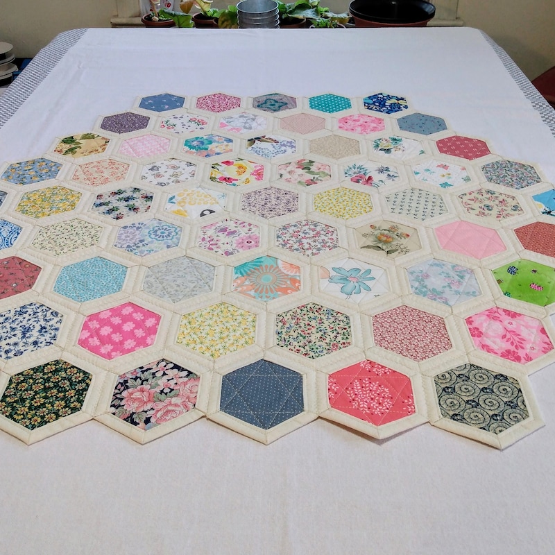 Round Table Quilt - Etsy