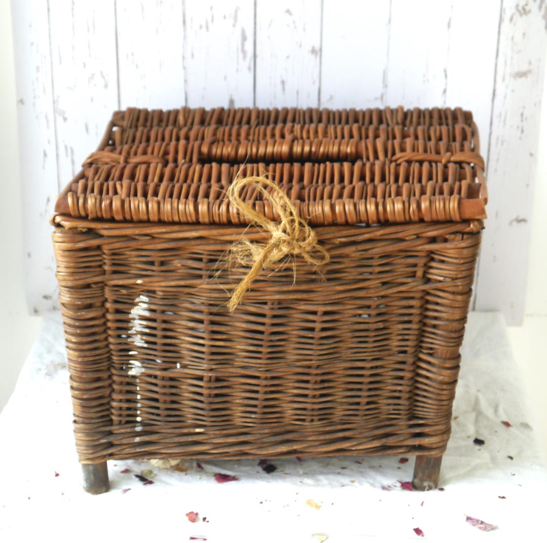 Small Vintage Wicker Fishing Basket - Etsy