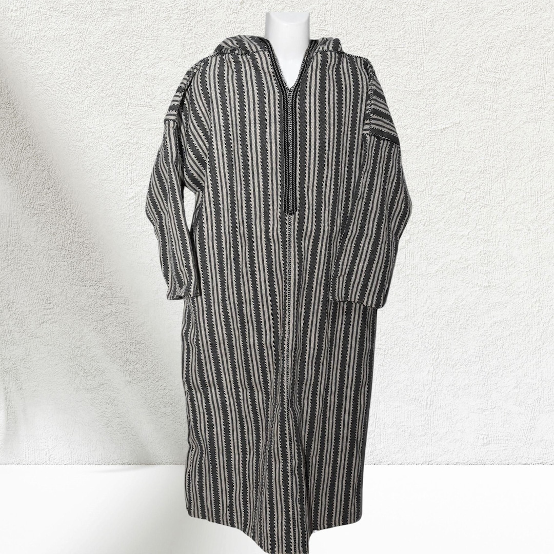 Djellaba Berber Wool Hand Woven, A Traditional Moroccan Winter Dress ...