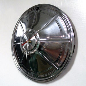 1972 1976 Plymouth Valiant Wall Clock Mopar Hubcap 1973 1974 1975 ...