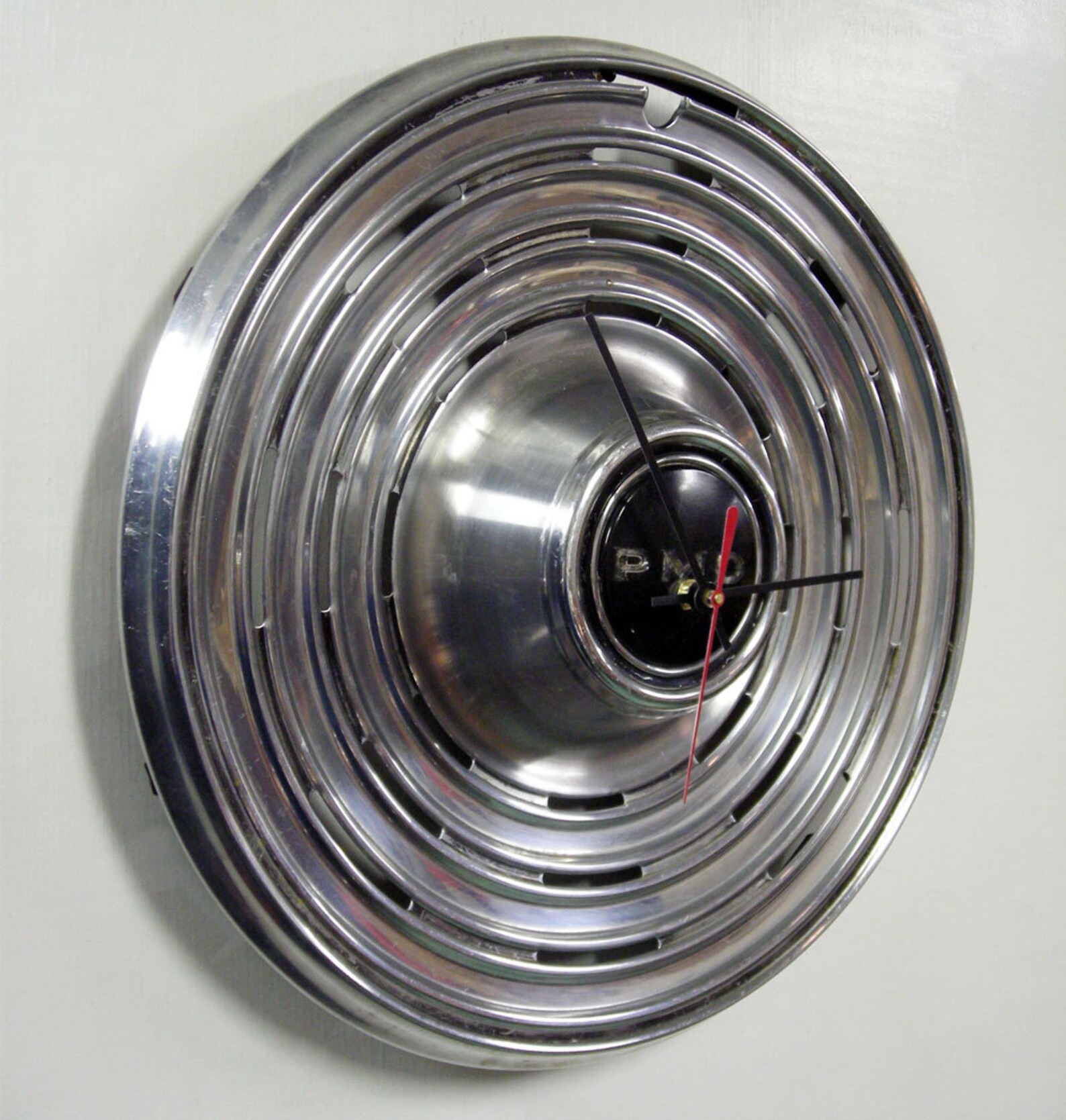 1969 Pontiac Hubcap Wall Clock Retro PMD Catalina / - Etsy