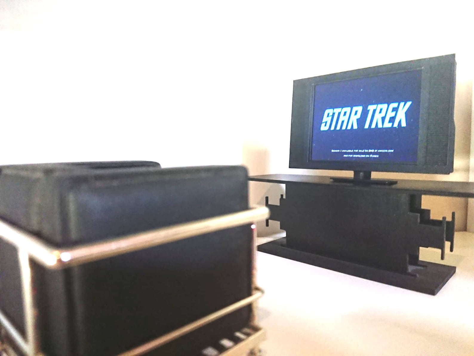 Miniature Modern Real Working TV, 1/12 Scale for Dollhouse and Roombox ...