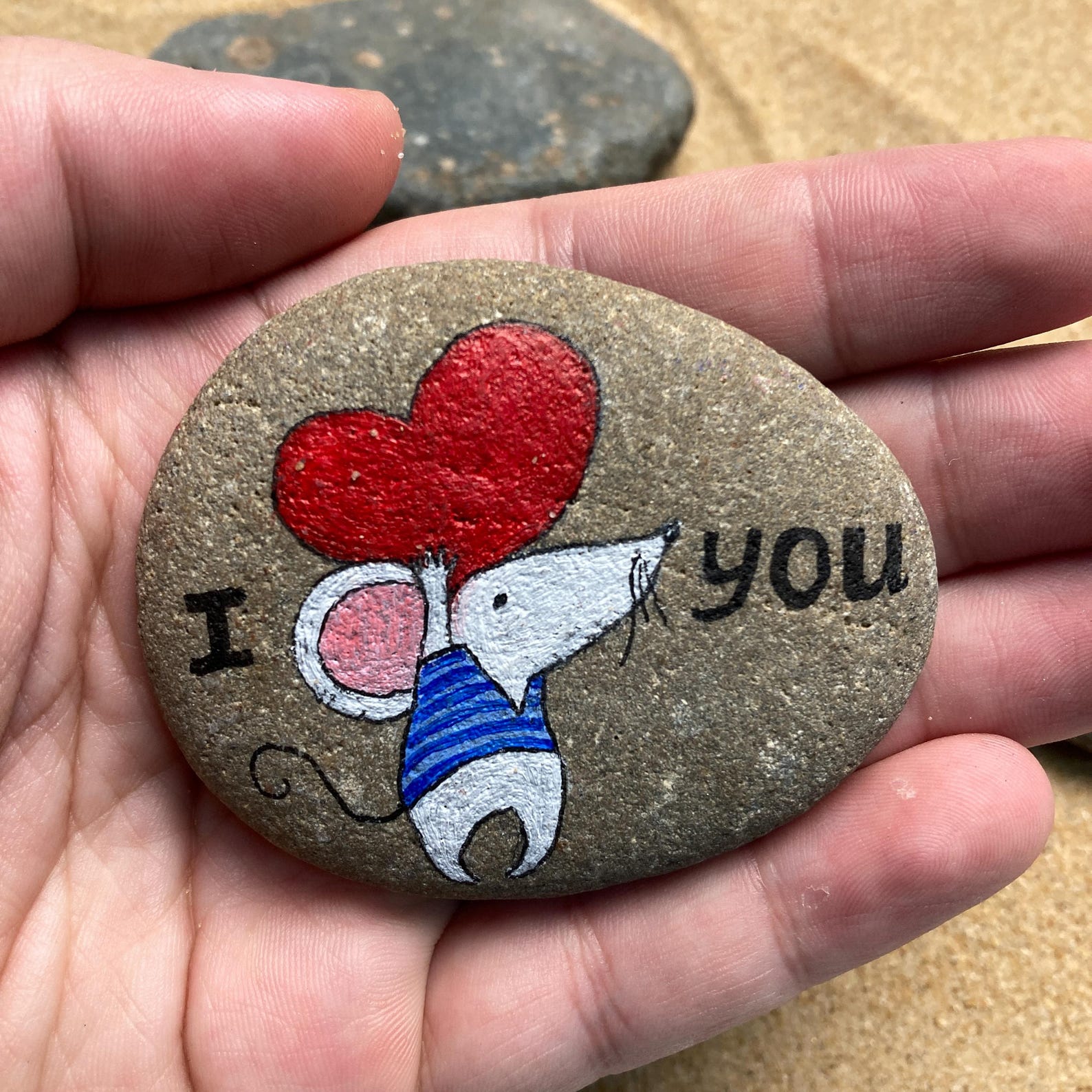 Hand-painted "i Love You" Mouse Stone, Painted Stones, Beach Stones ...