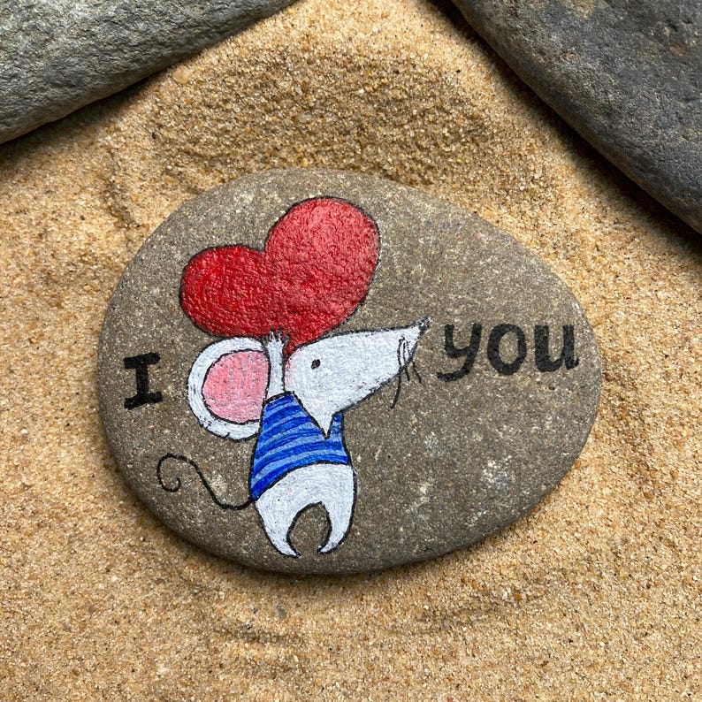 Hand-painted "i Love You" Mouse Stone, Painted Stones, Beach Stones ...