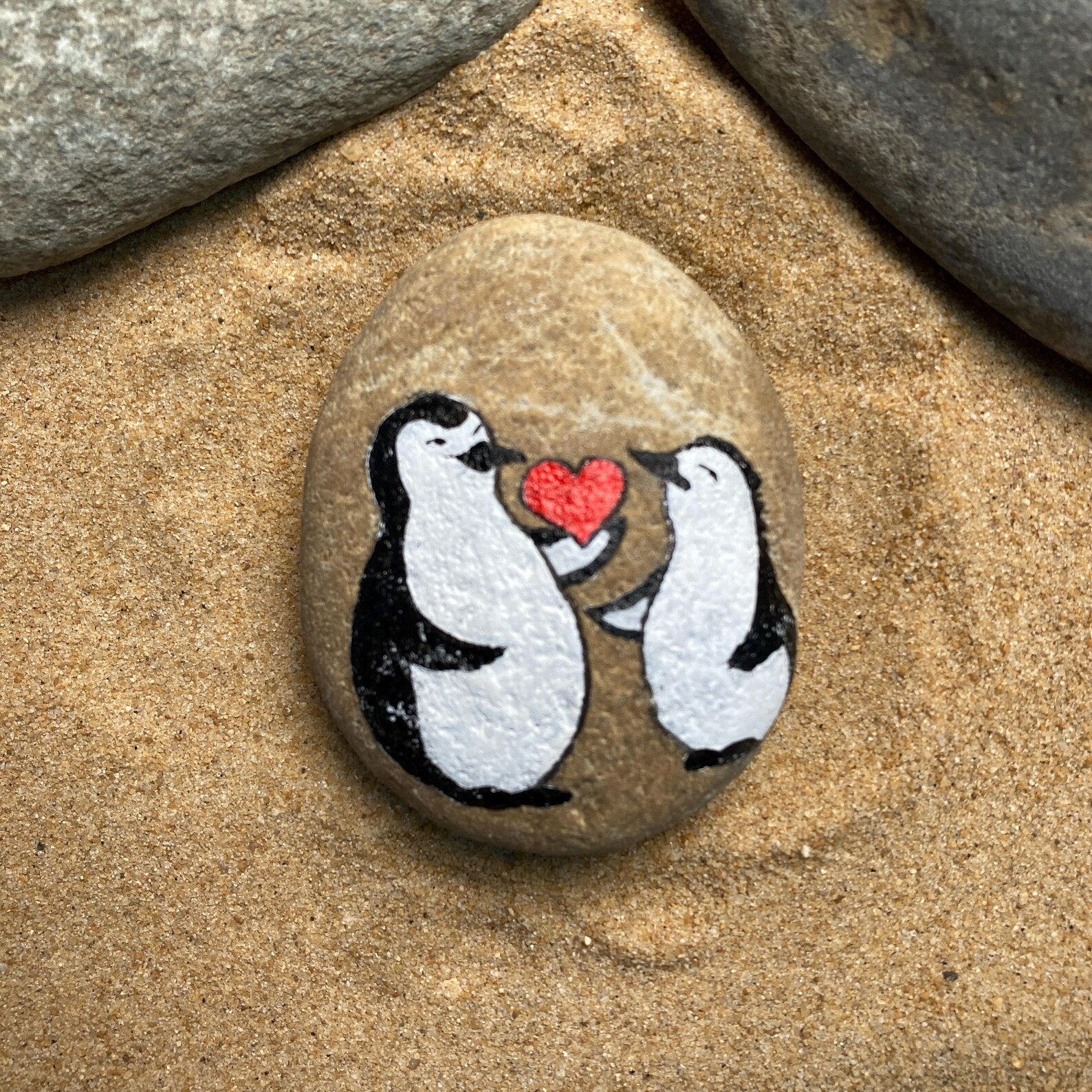 Hand Painted Penguins With Heart Stone, Painted Stones, Beach Stones ...