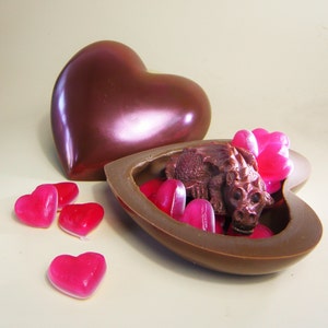 Chocolate Dragon Heart Box Contains Solid Choc Dragon, and Jelly Heart ...