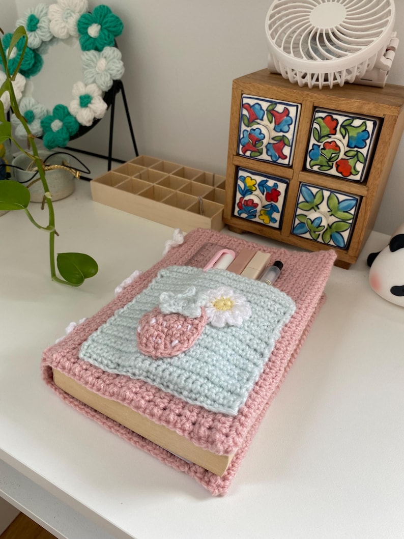 PATTERN: Crochet Strawberry Book Cover Customisable Size Daisies ...