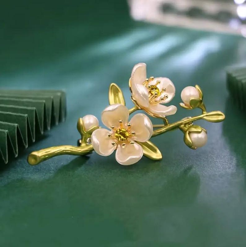 Brooch- Elegant Jasmine Flower Brooch - Etsy