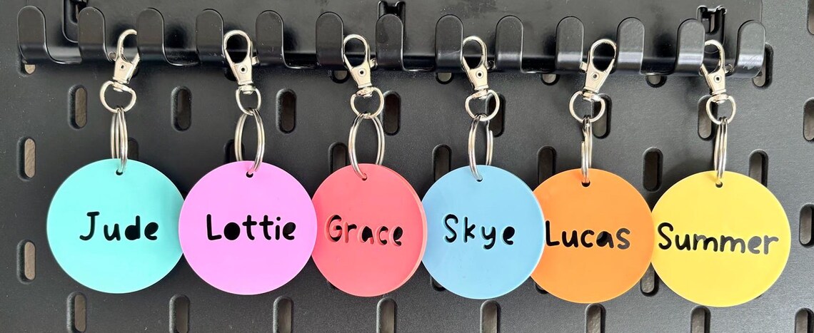 Personalised Circle Name Tag | Custom Round Keychain | Kids Bag Tag ...