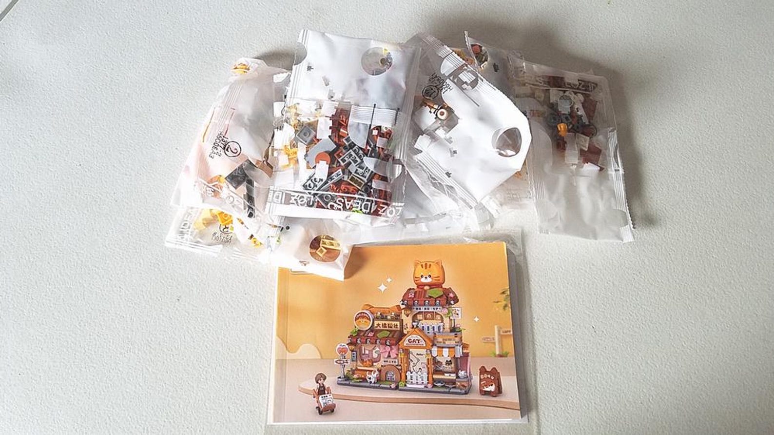Japanese Cat Grooming Room Building Block Kit: Creative Architecture ...