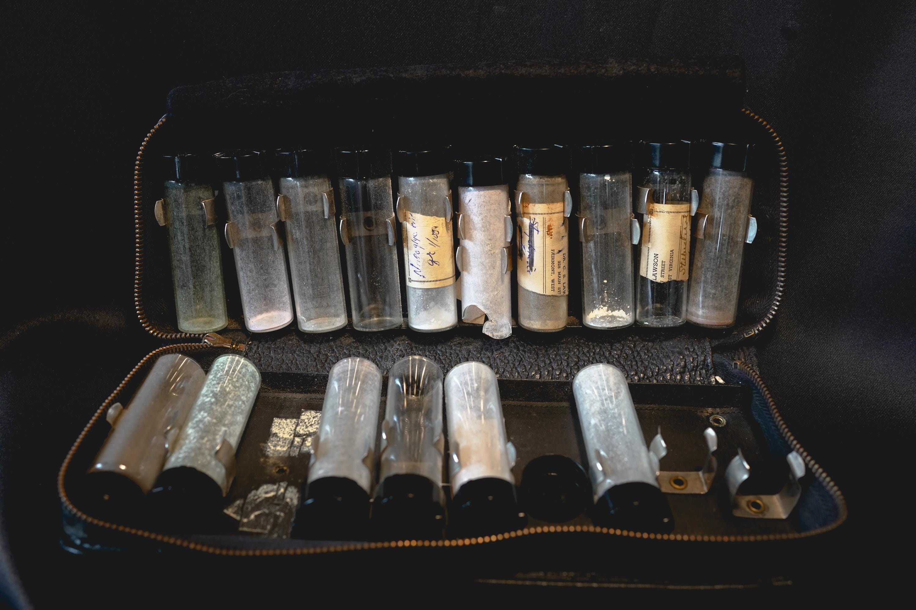 Rare 1920s Doctor’s Medical Bag With Vials – Owned by Dr. C. S. Lawson ...