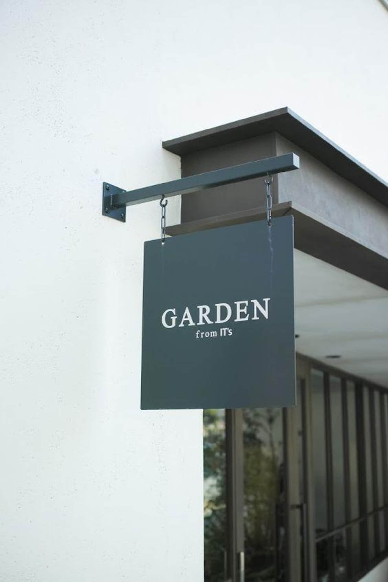 Custom Blade Sign for Business | Hanging Shop Sign With Bracket ...