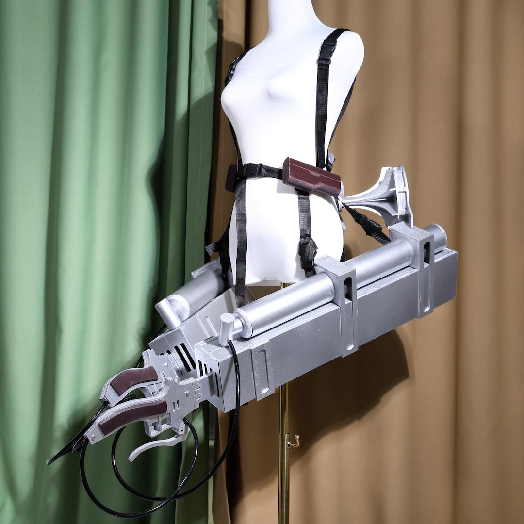 Attack on Titan 3D Maneuver Gear, PVC Omnidirectional Mobility ...