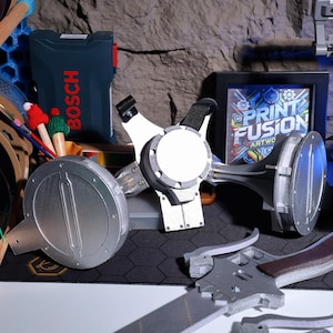 Attack on Titan 3D Maneuver Gear, PVC Omnidirectional Mobility ...