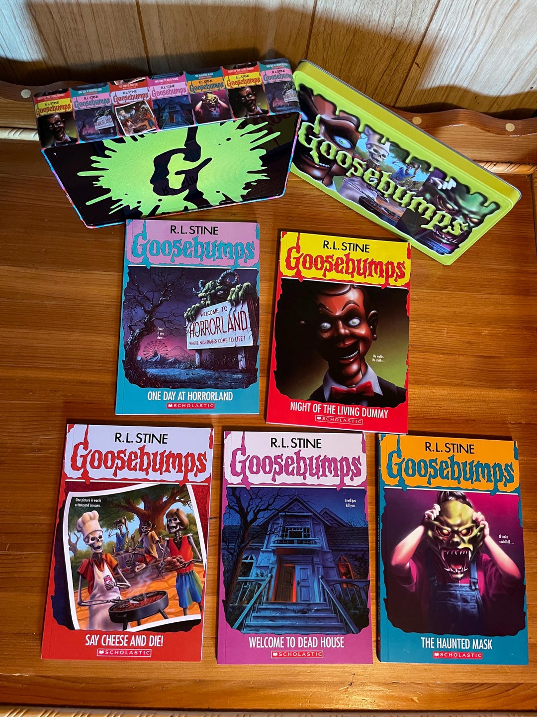 Classic Spooky Retro Goosebumps Collection With 5 Books and Tin by R.L ...