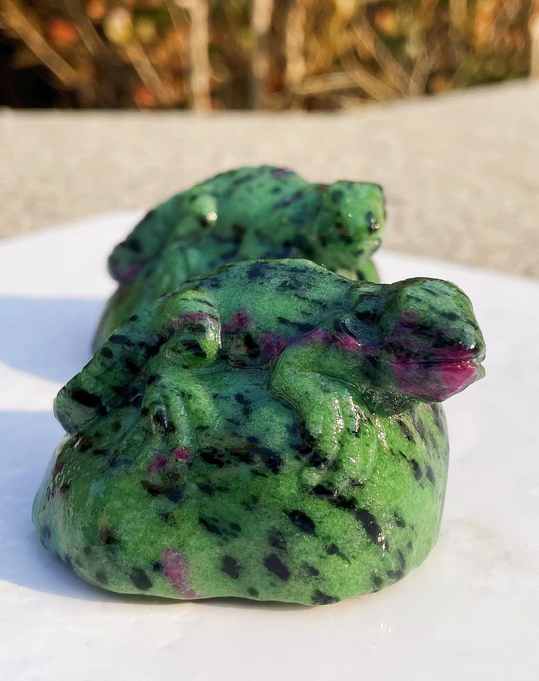 Camouflaged Lizard Lying on Green Crystal Stone, Animal Crystal Gifts ...
