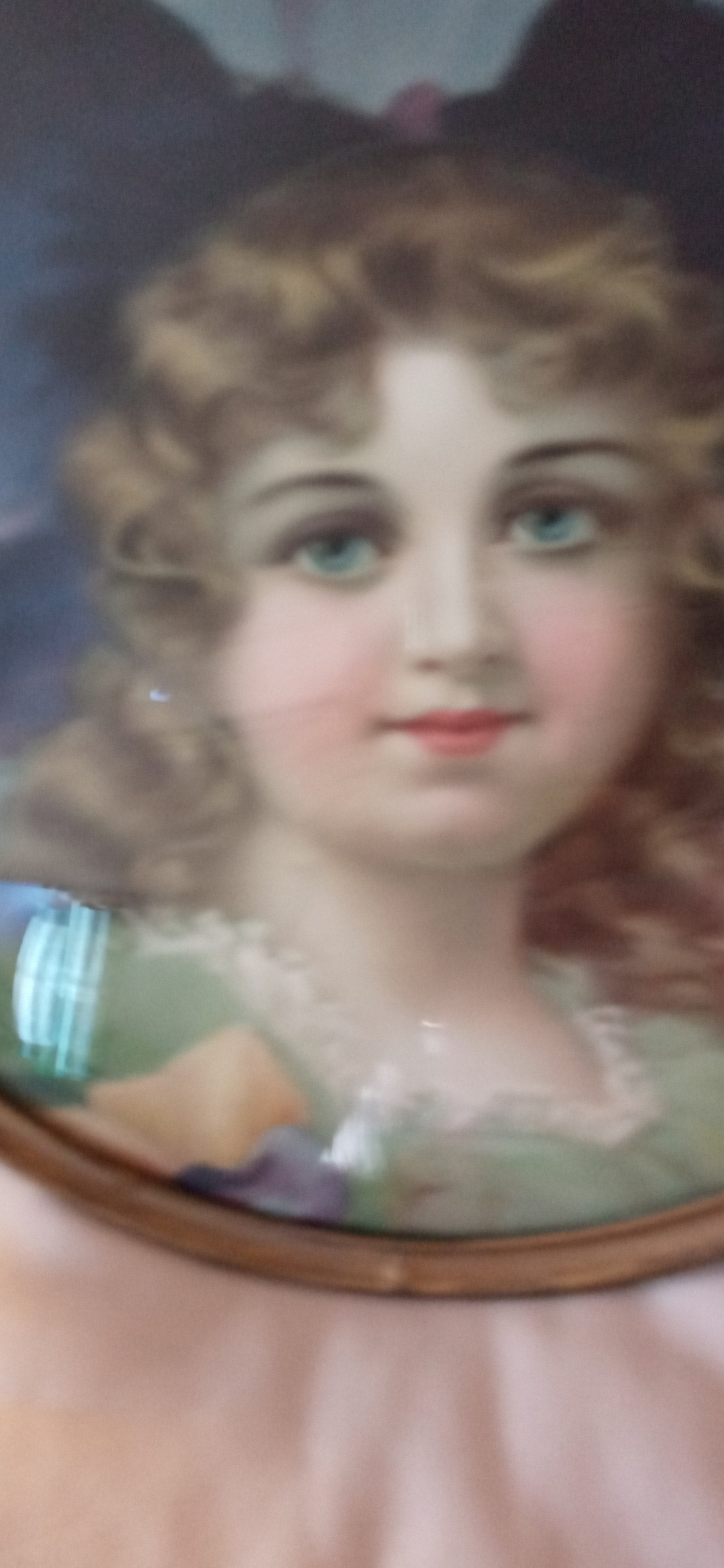 Large Round Frame With 1920's Picture - Etsy