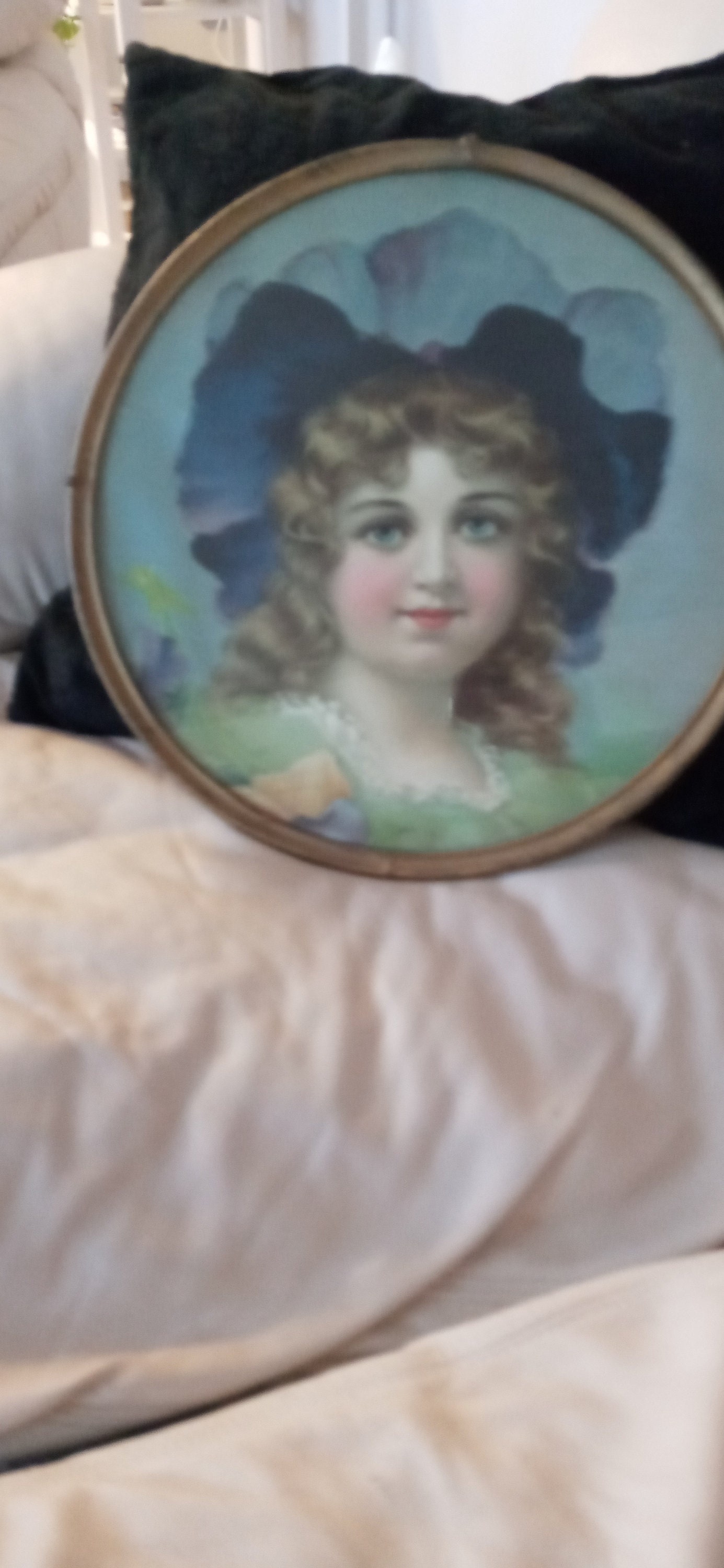 Large Round Frame With 1920's Picture - Etsy