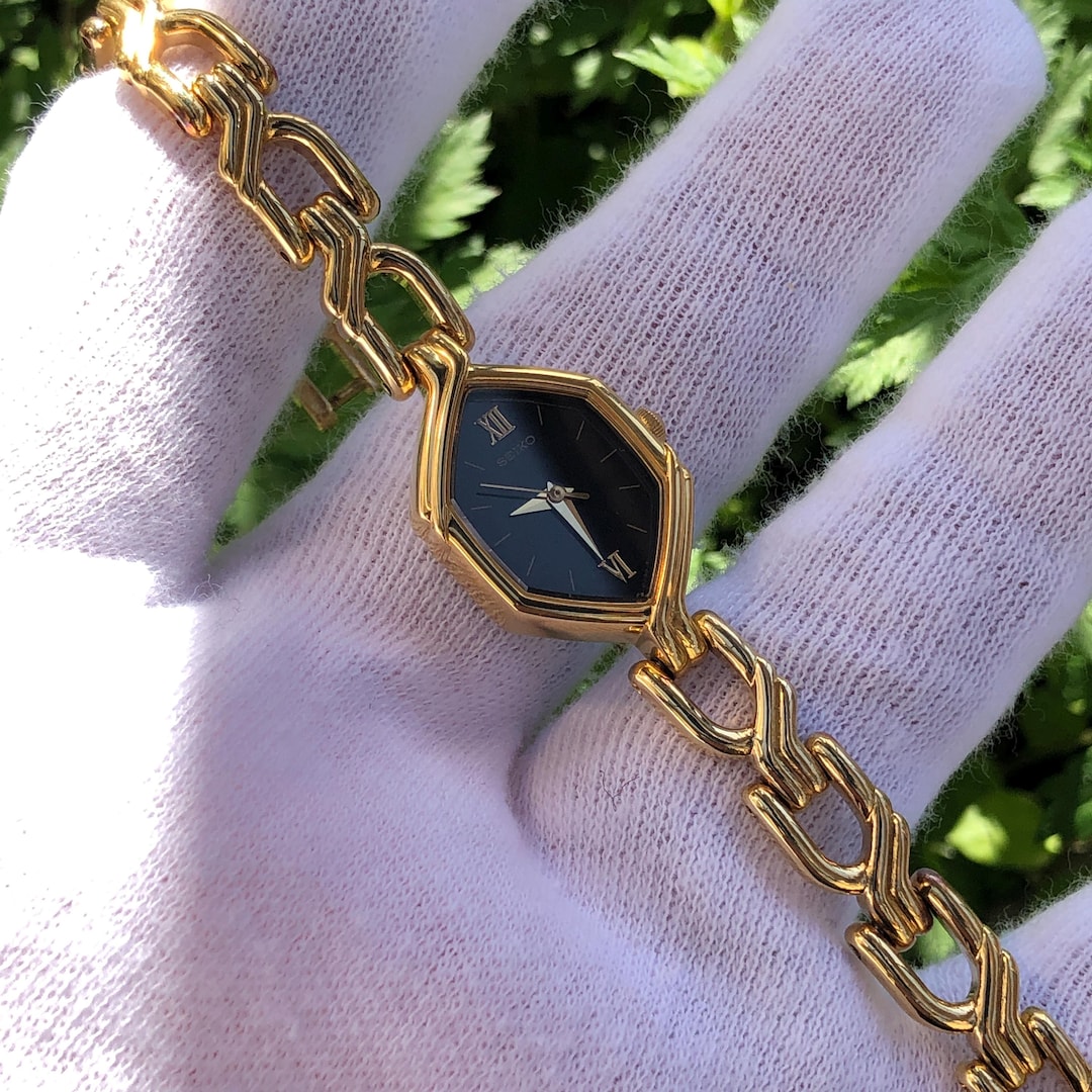 RARE Vintage Seiko Unique Hexagonal Face Black Dial Gold Toned Base ...