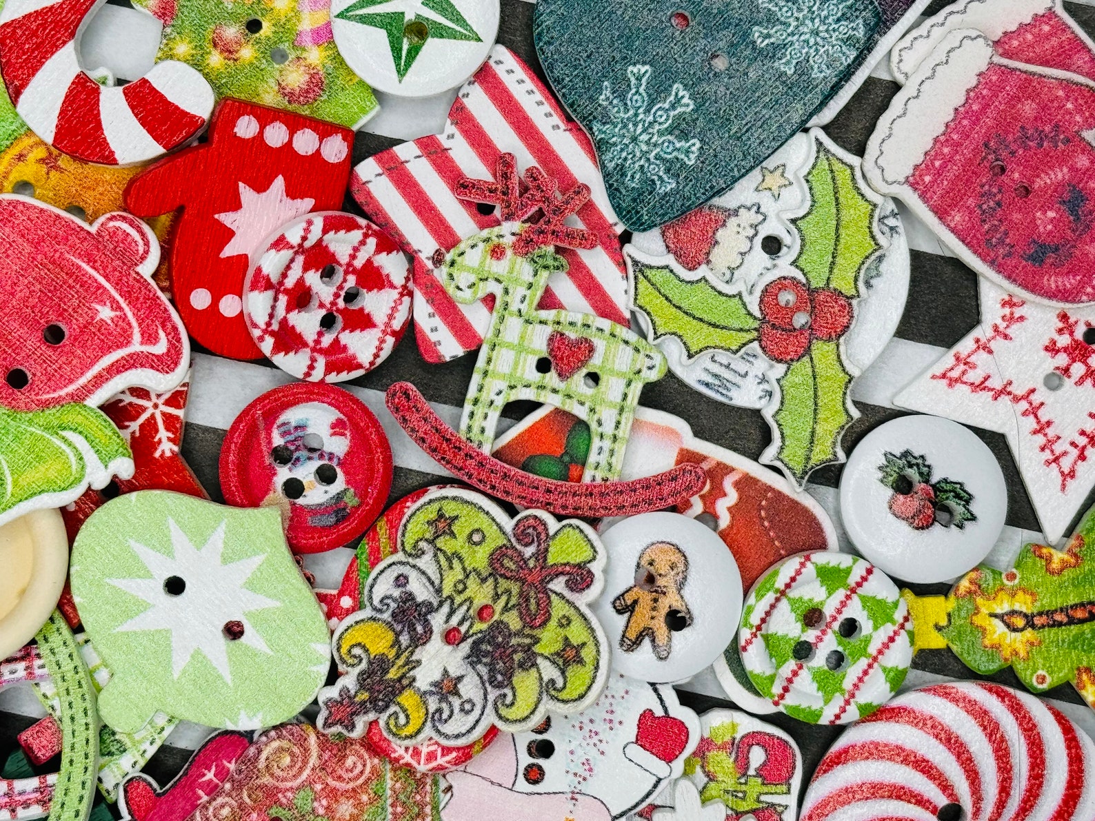Christmas Button Mix - Festive Christmas Buttons, Quality Wooden ...