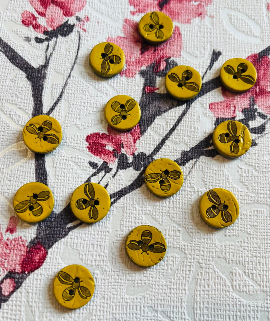 Coconut 13mm Bee Buttons Yellow Coloured Little Buzzy Bees Packs of 10 ...