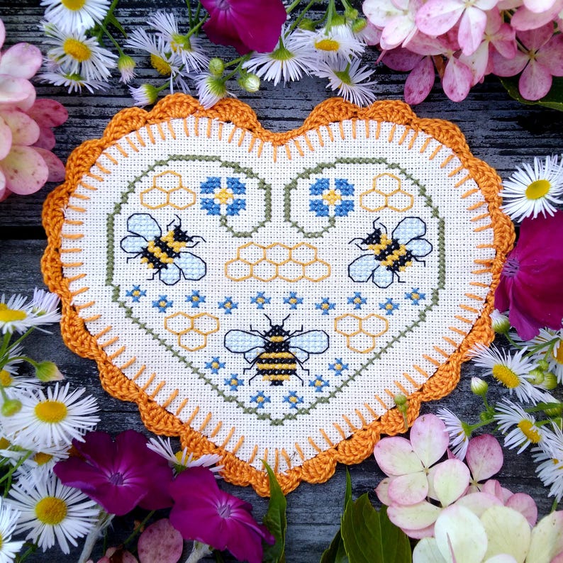 Honey Heart Bee Cross Stitch Pattern PDF Small Cross Stitch Design ...