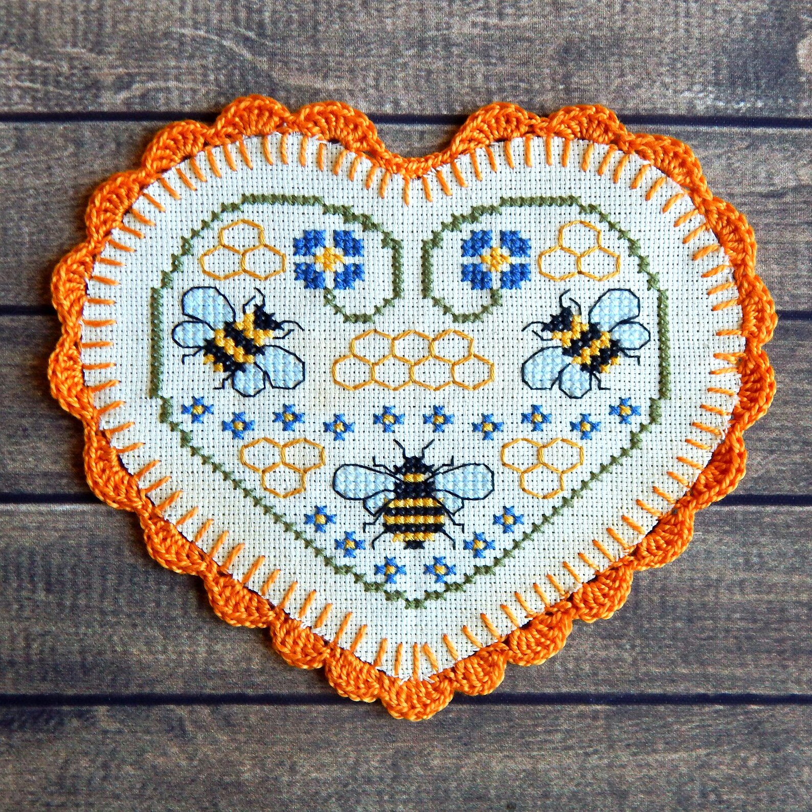 Honey Heart Bee Cross Stitch Pattern PDF Small Cross Stitch Design ...