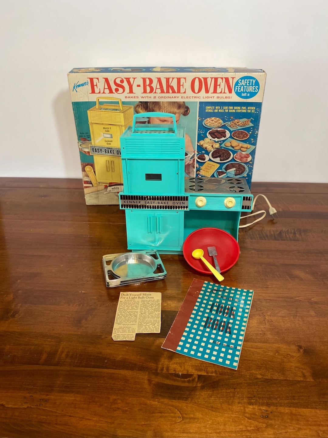 Vintage Kenner Easy Bake Oven. 1960s Aqua Turquoise. Still Operational ...