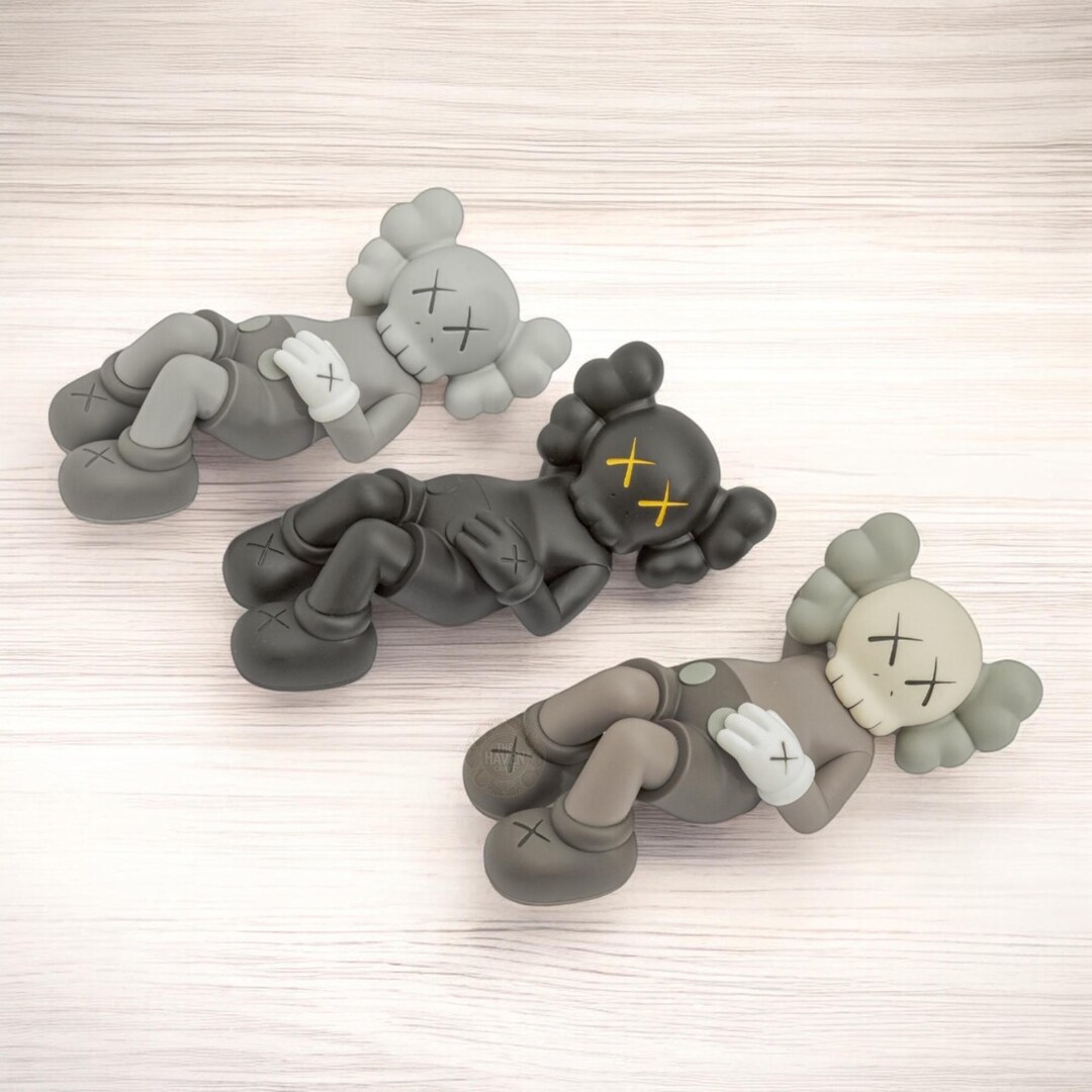 Decorative Sit Kaws Decor Figures Kaws Statue Replica Holiday Japan ...