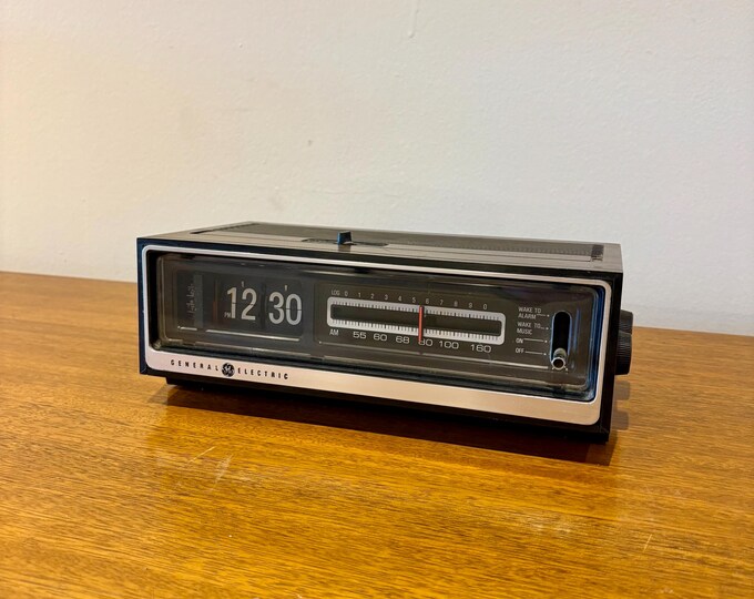Vintage GE Flip Clock Radio - Etsy