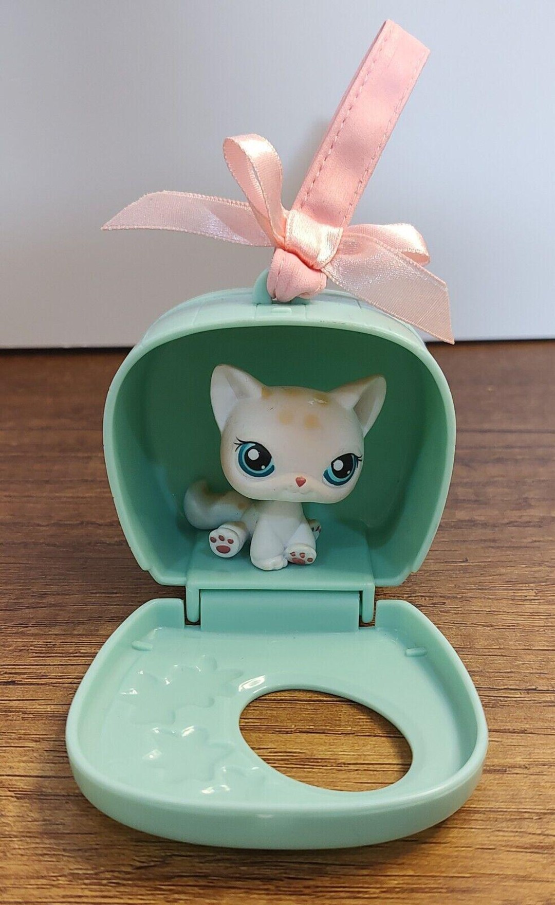 Littlest Pet Shop Cat Spotted Kitty Blue Eyes LPS Carrier Accessory A16 ...